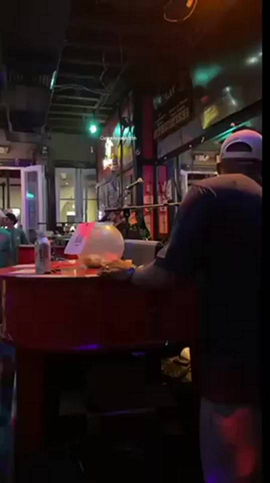 Every one just living in the moment. Not a single person noticed | Scrolller