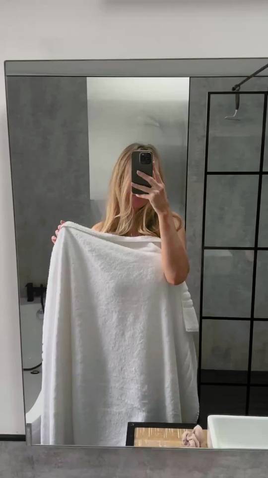 Everyone loves towel drops! | Scrolller