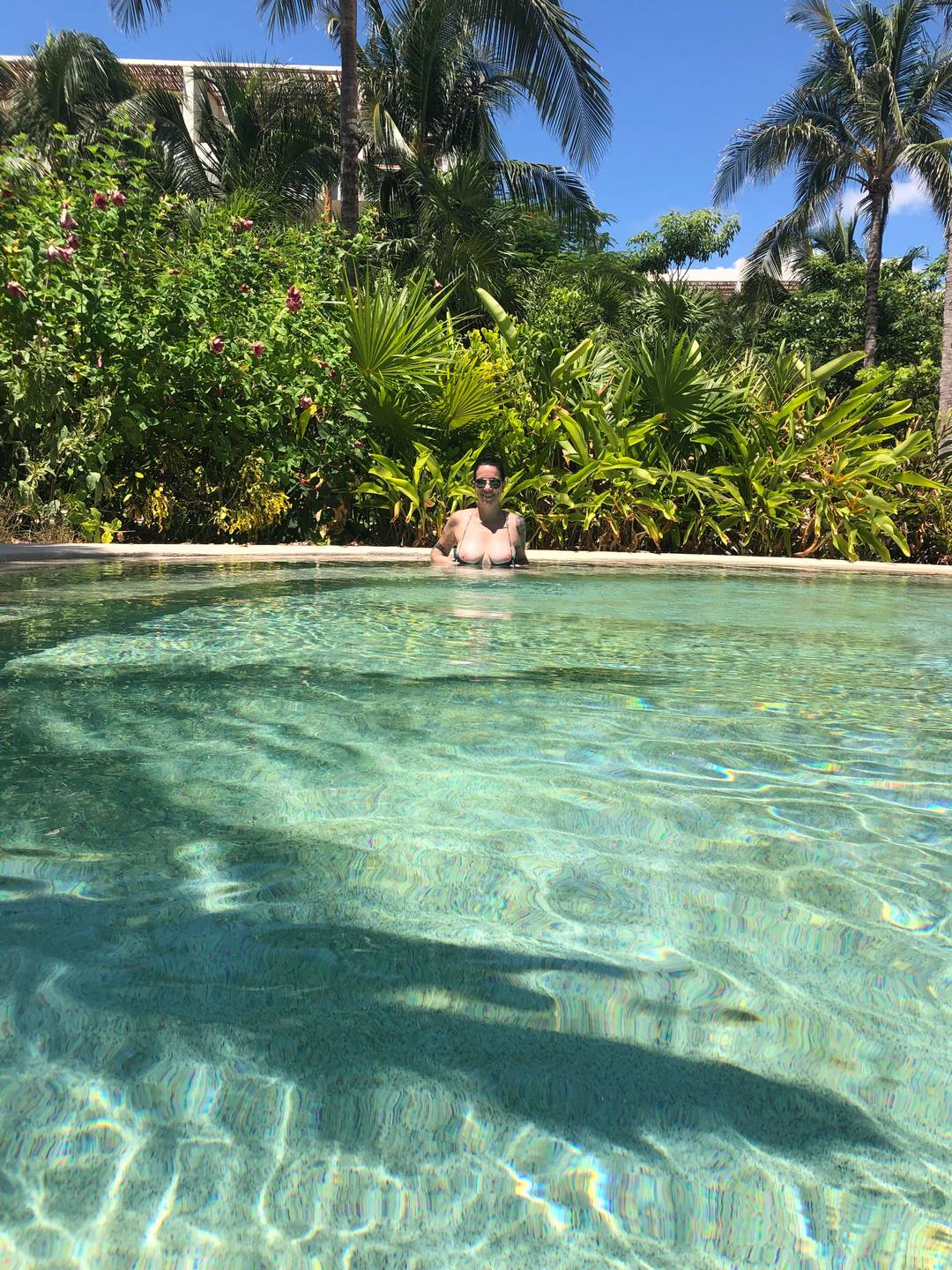 (F)lashing at the resort pool | Scrolller