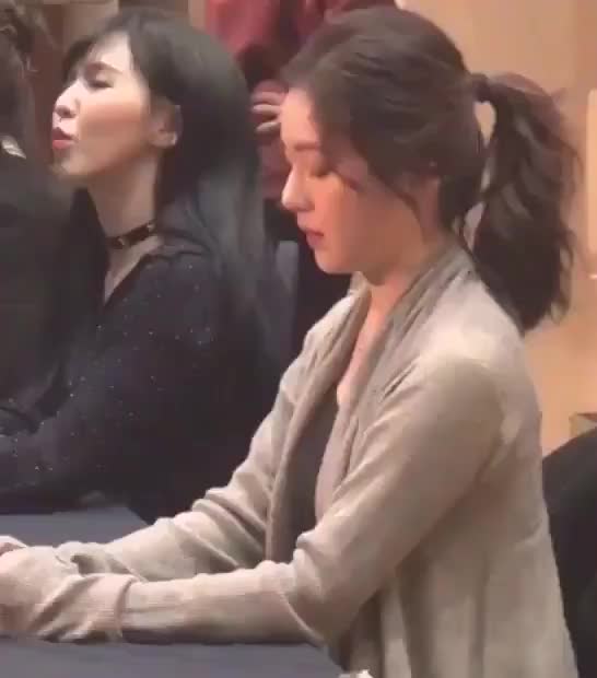 Fansign Staring Irene Kpop | Scrolller