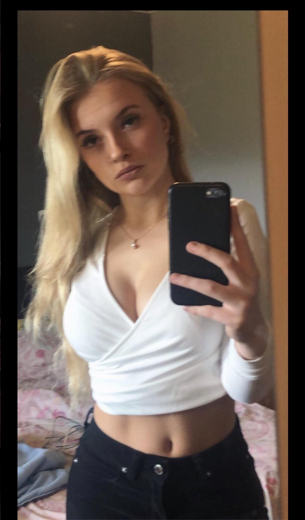 Feeding if someone can caption my sister | Scrolller