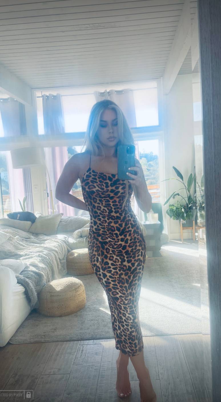Feeling Frisky 🐆 thoughts on maxi tight dresses?? | Scrolller
