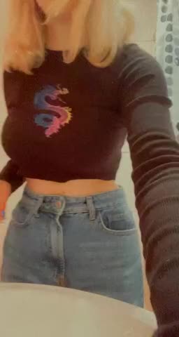 feeling so hott ngl hahah | Scrolller