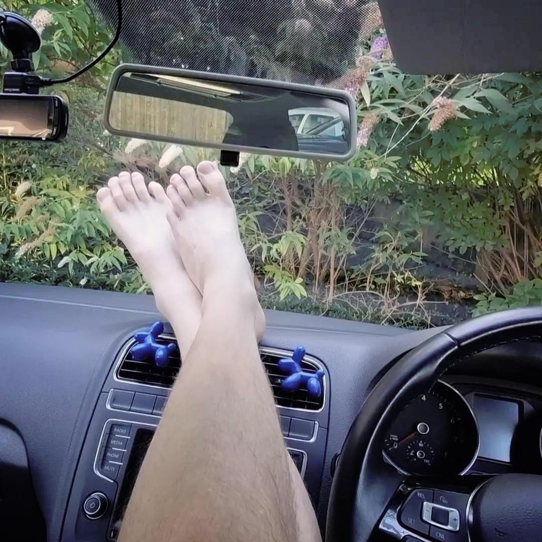 feet up on the dash 😙 | Scrolller