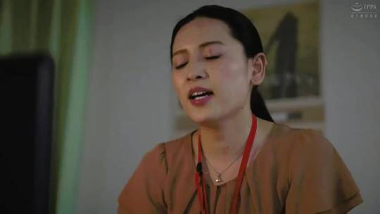 Female boss facesitting on you at work | Scrolller