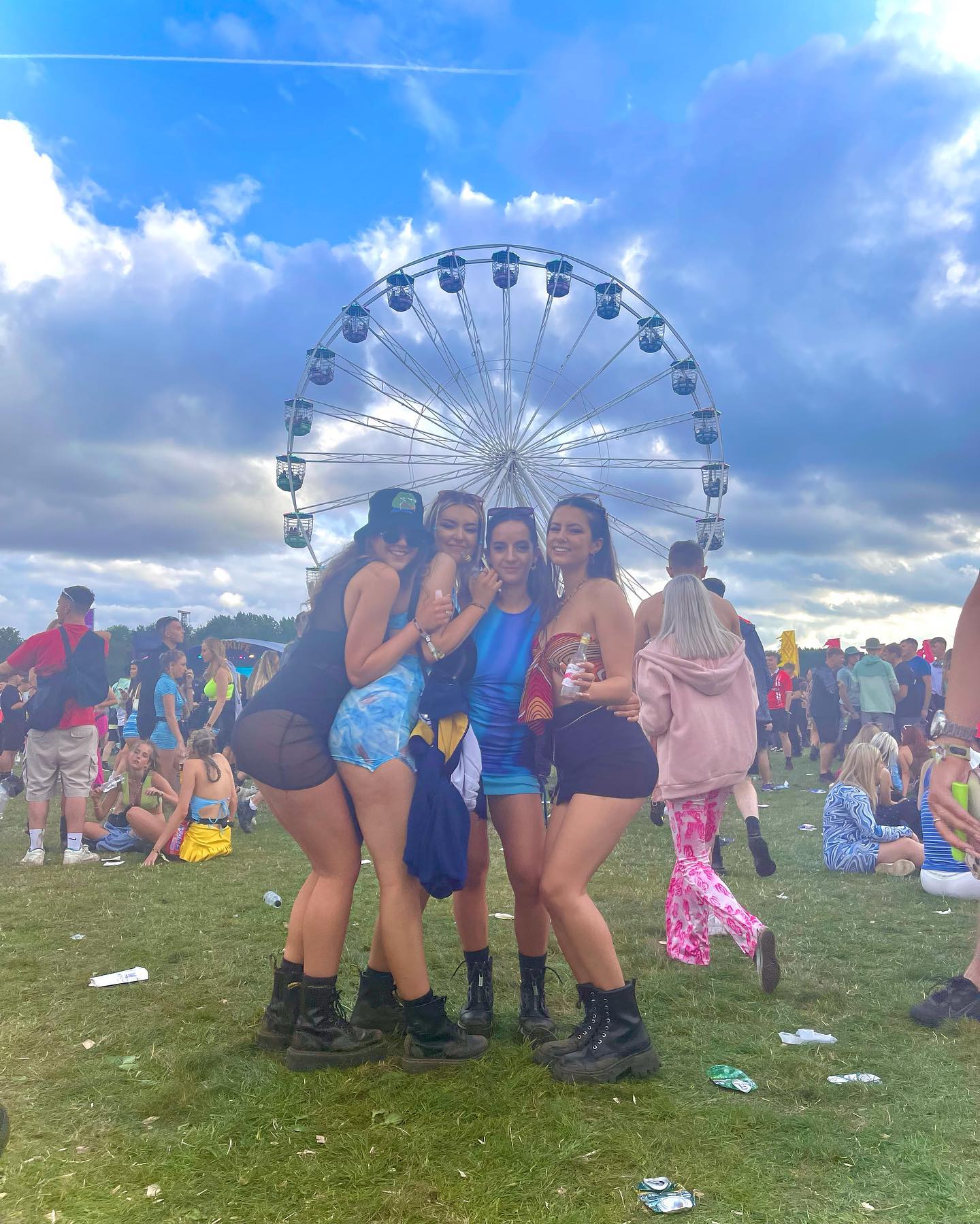 Festival babes | Scrolller