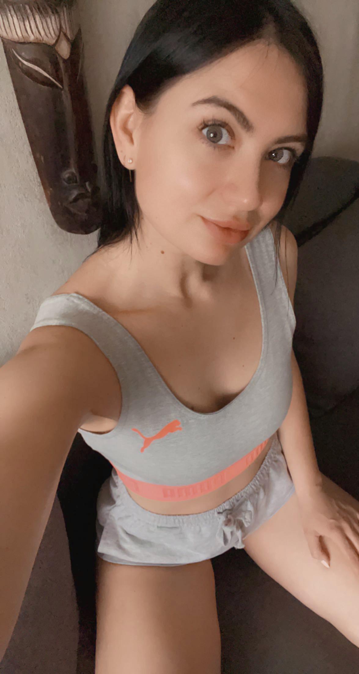 Fierce Friday Vibes with Big Eyes and a Cute Grey Outfit! | Scrolller