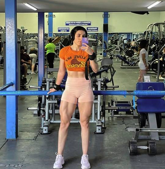 Fitness CamelToe | Scrolller