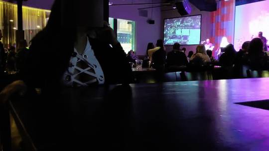 Flashing the bartender | Scrolller