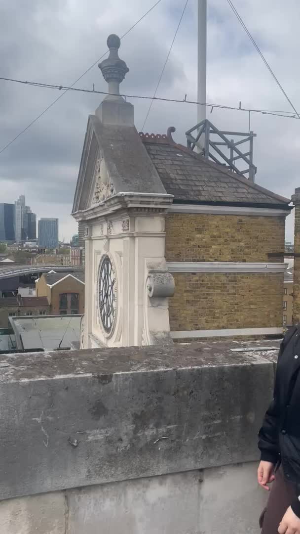 Flashing my titties for London City | Scrolller