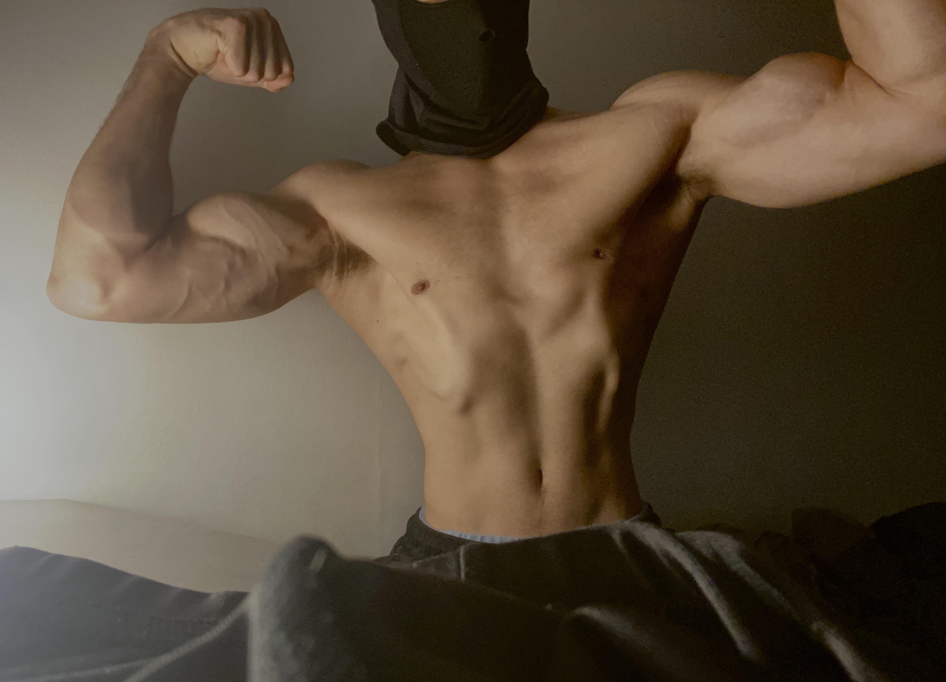 Flexing fo Daddy 21m | Scrolller