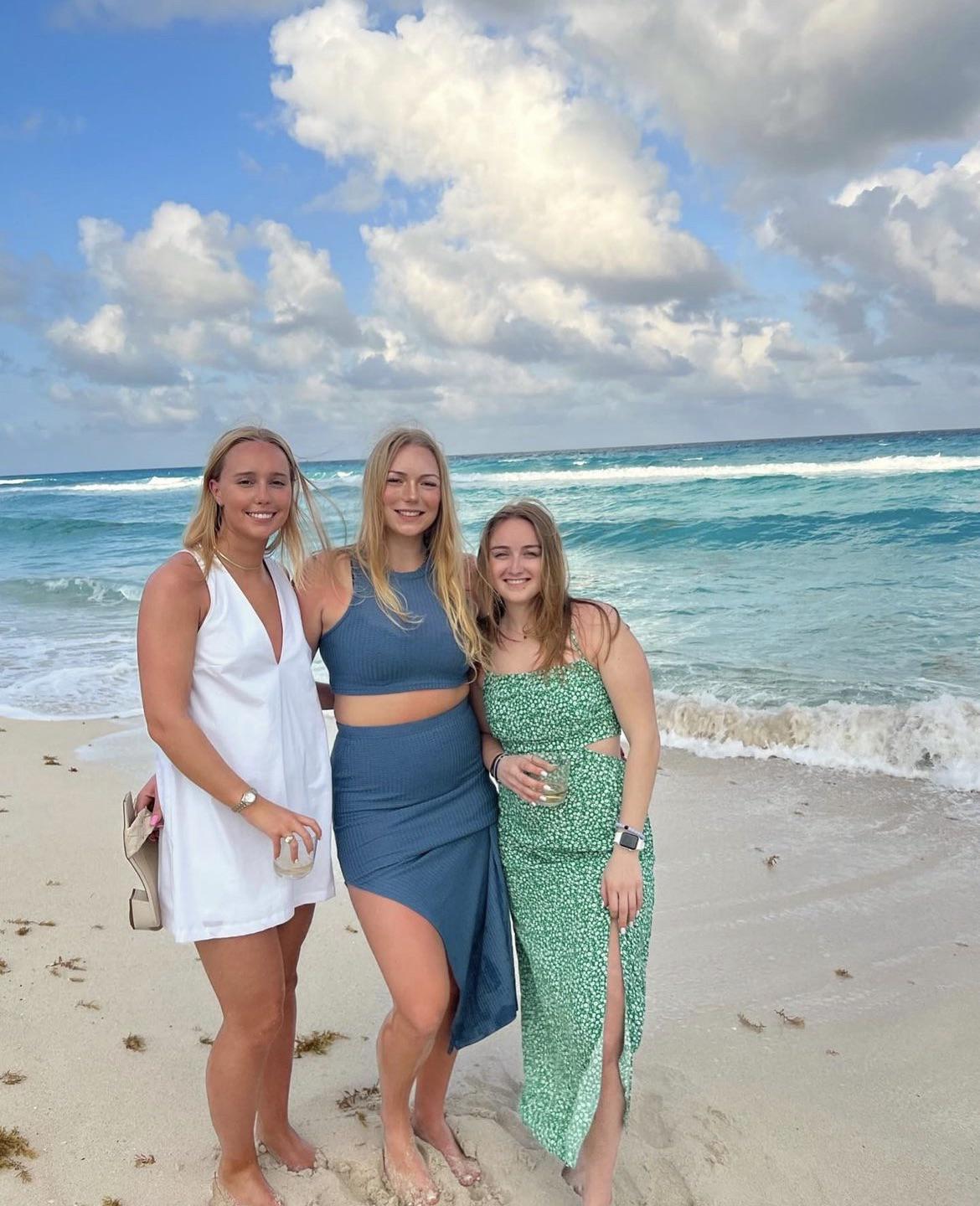 FMK Sisters at the beach | Scrolller