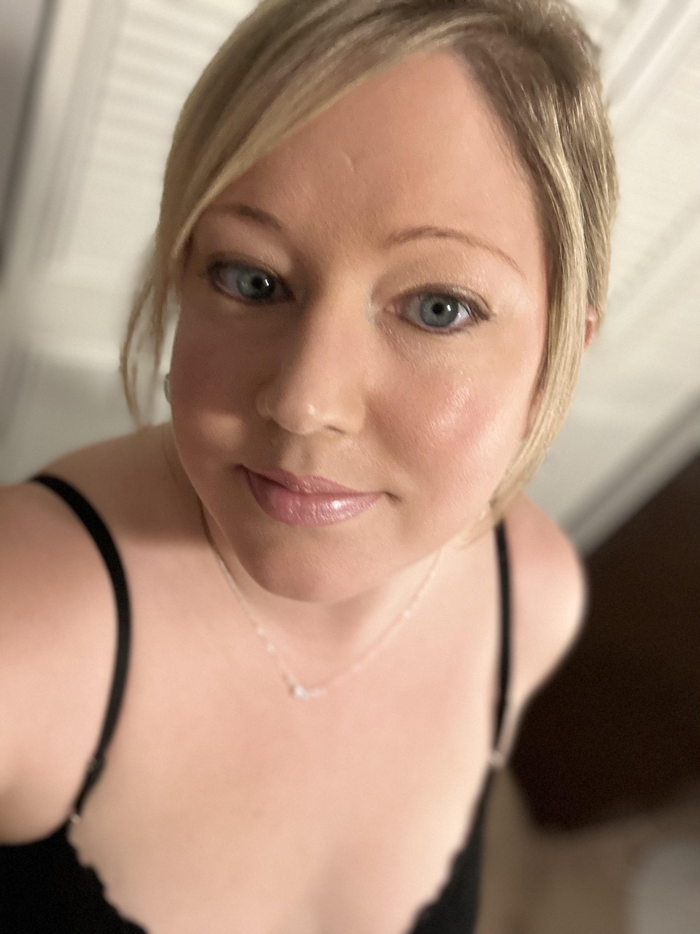 Friday Eve! I did my makeup 🥰 | Scrolller