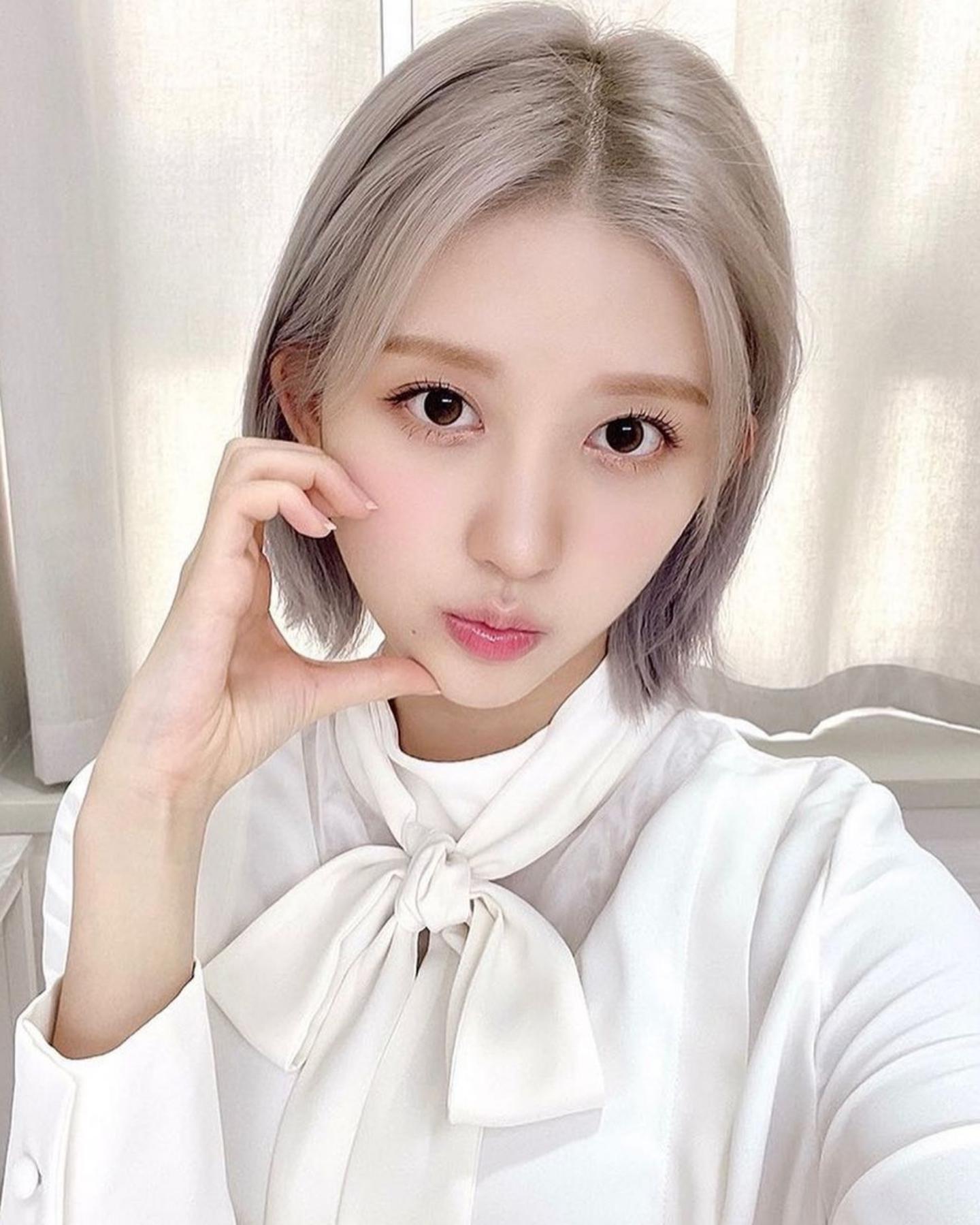 Gaeul 221008 | Scrolller