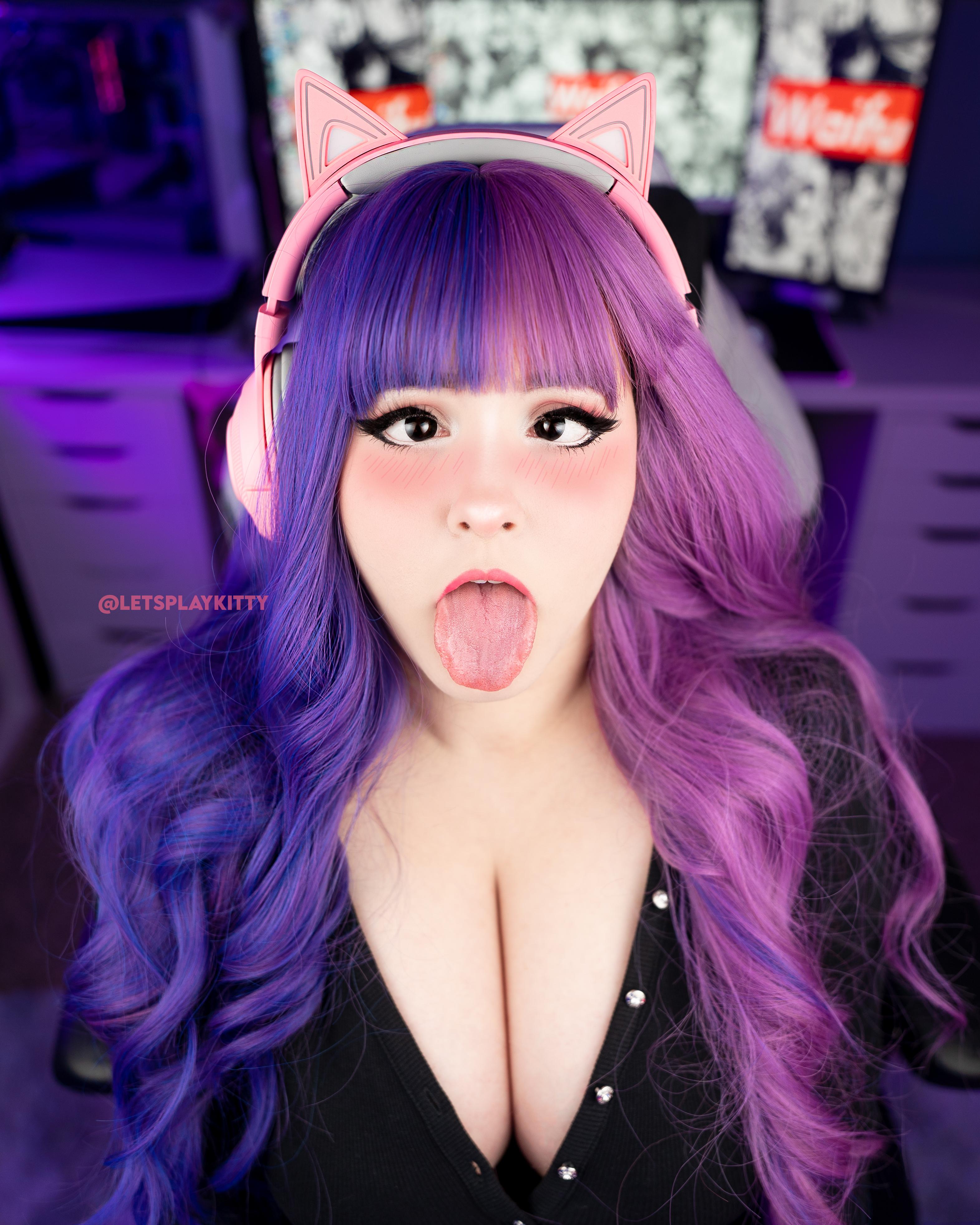 Gamer girl waifu ahegao 👅 ️ | Scrolller