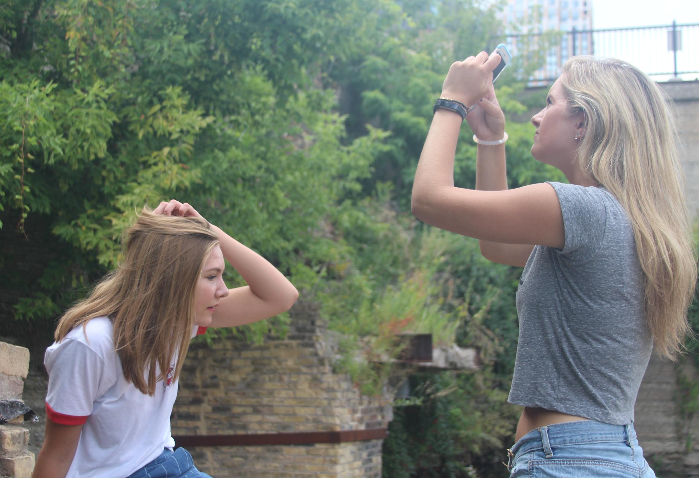 Genuinely shocked at seeing how fuzzy her friends belly is. (click for HQ) | Scrolller