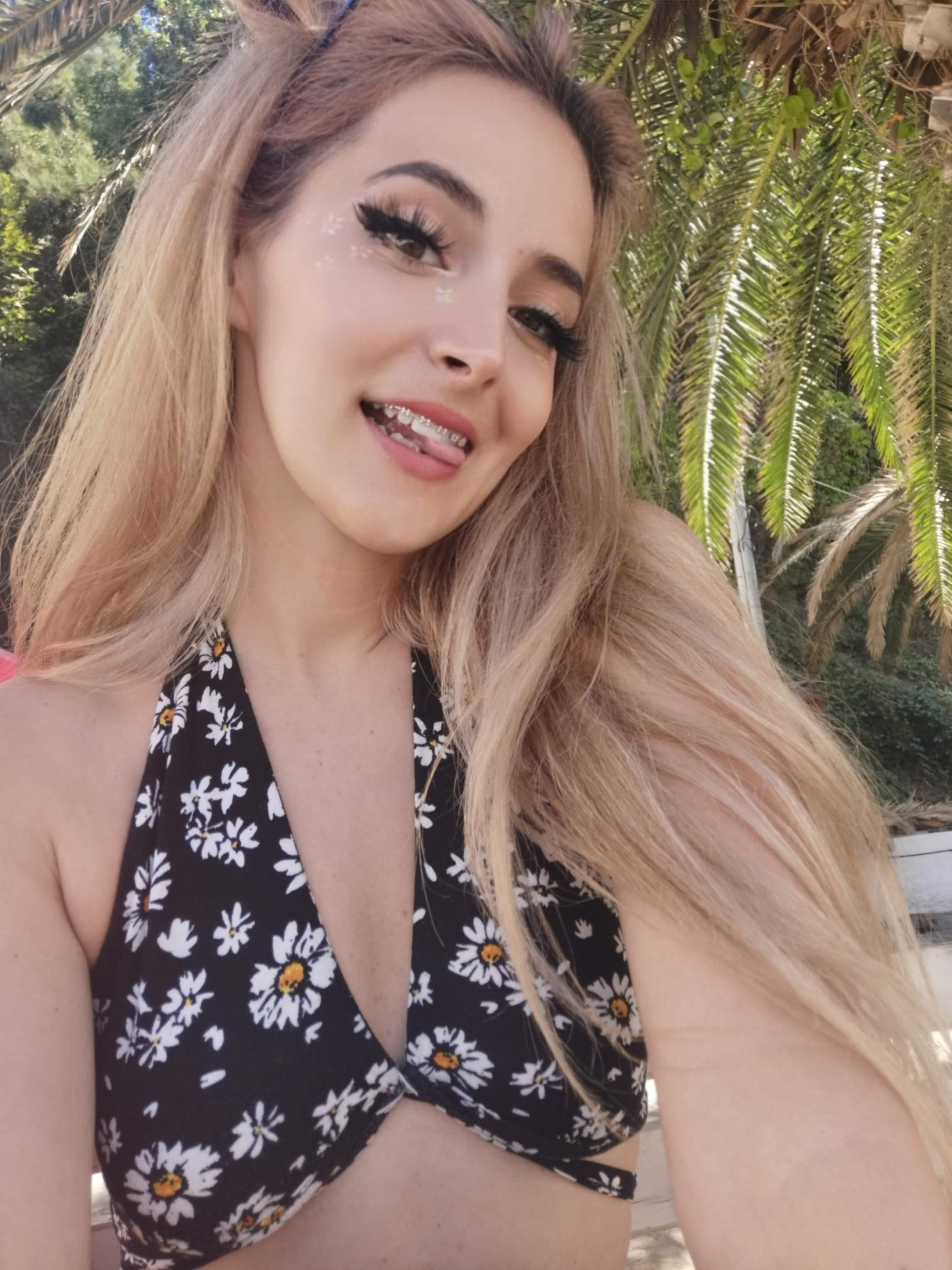 Gf material or not | Scrolller