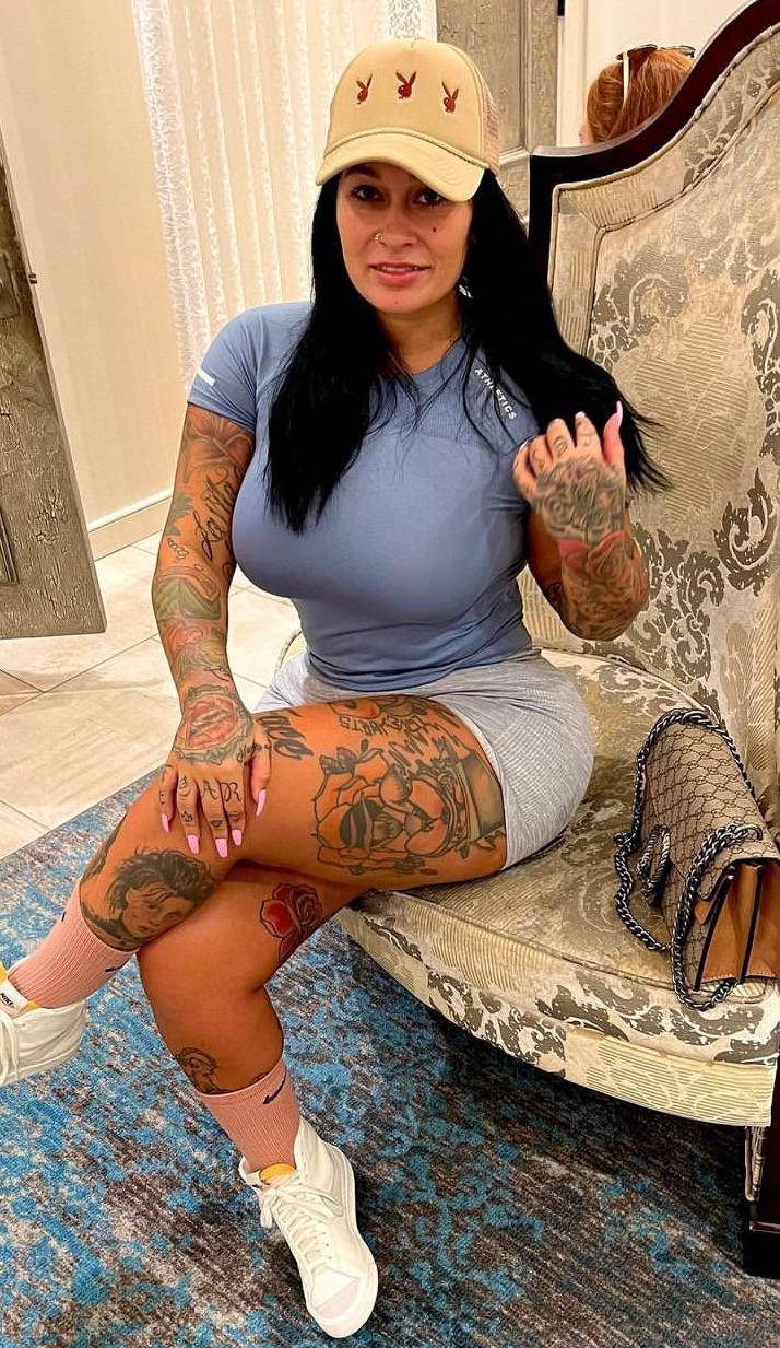 GHETTO THICK TATTED MILF | Scrolller