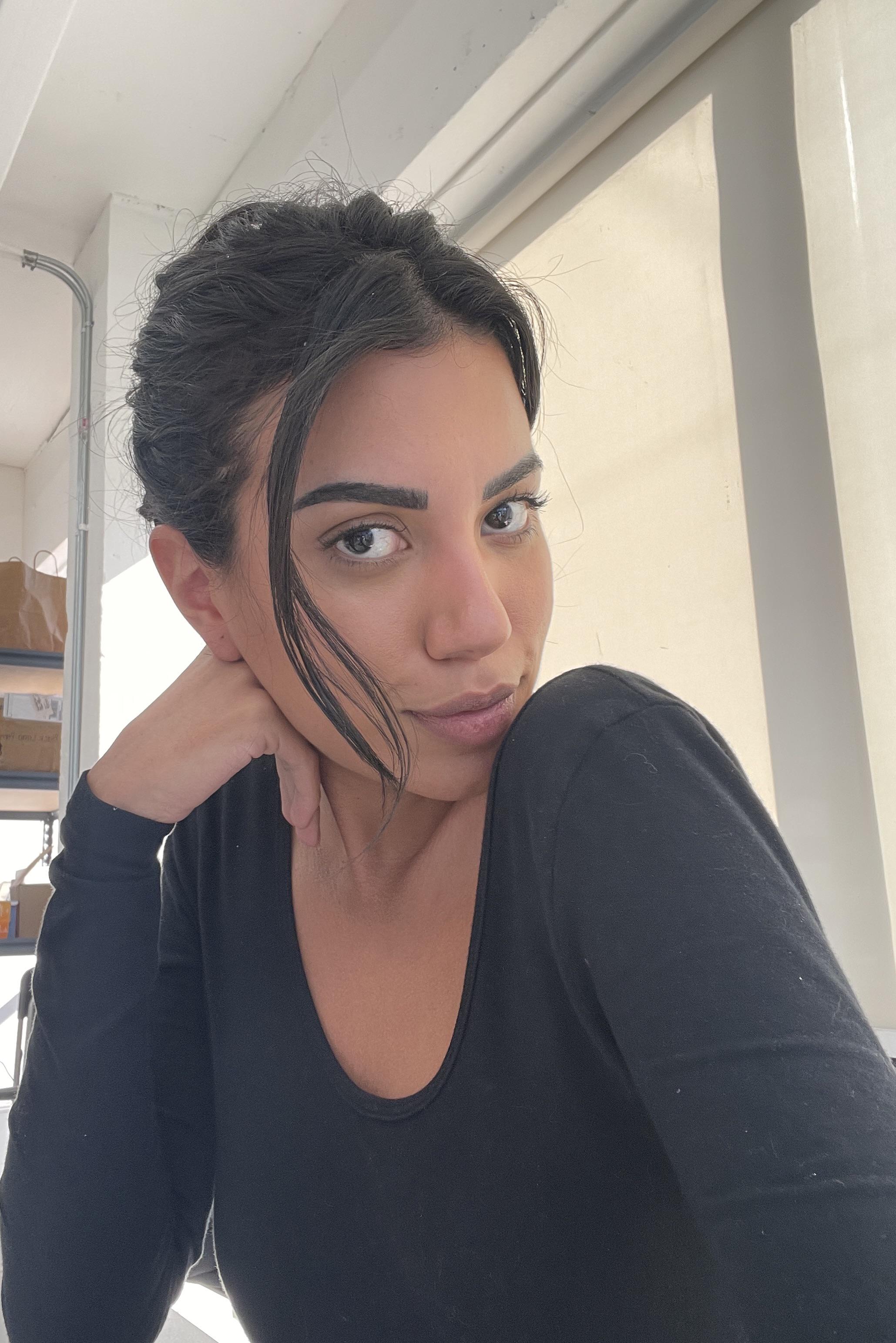 Gm 😊 are work selfies allowed ? | Scrolller