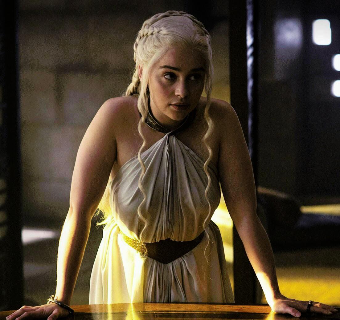 God I wish Emilia Clarke had more nude and sex scenes when she was at her peak thickness around ...
