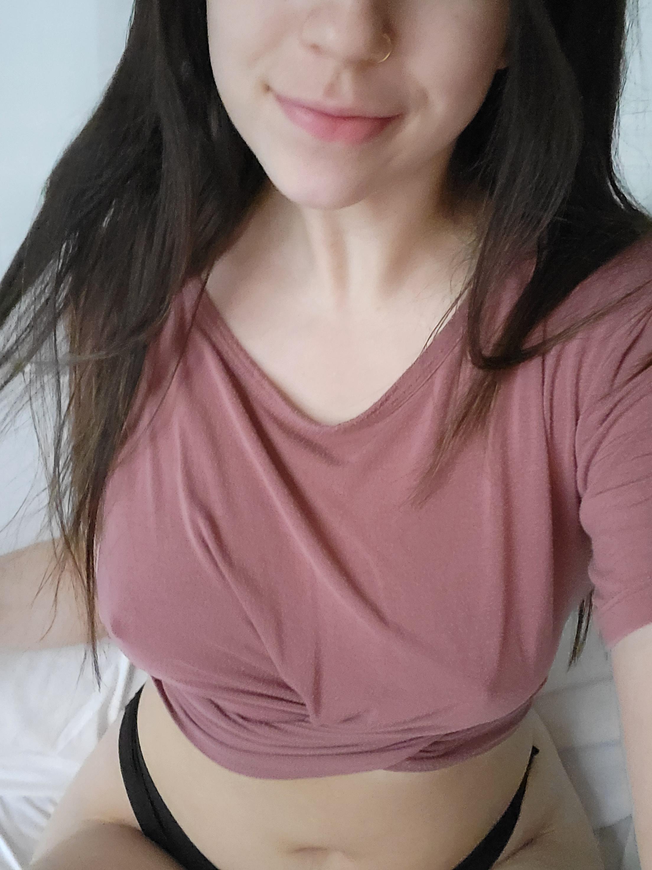 Goodmorning lovelies 💕 nips are poking out a lot this morning 😋 | Scrolller