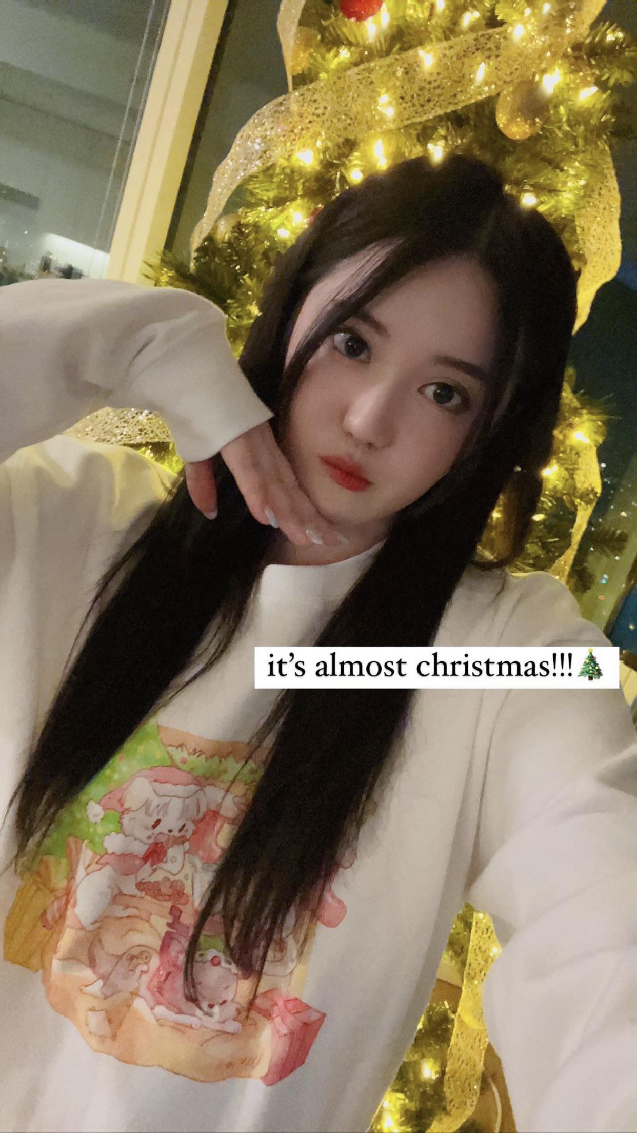 Gorgeous Kimi 🎄 | Scrolller