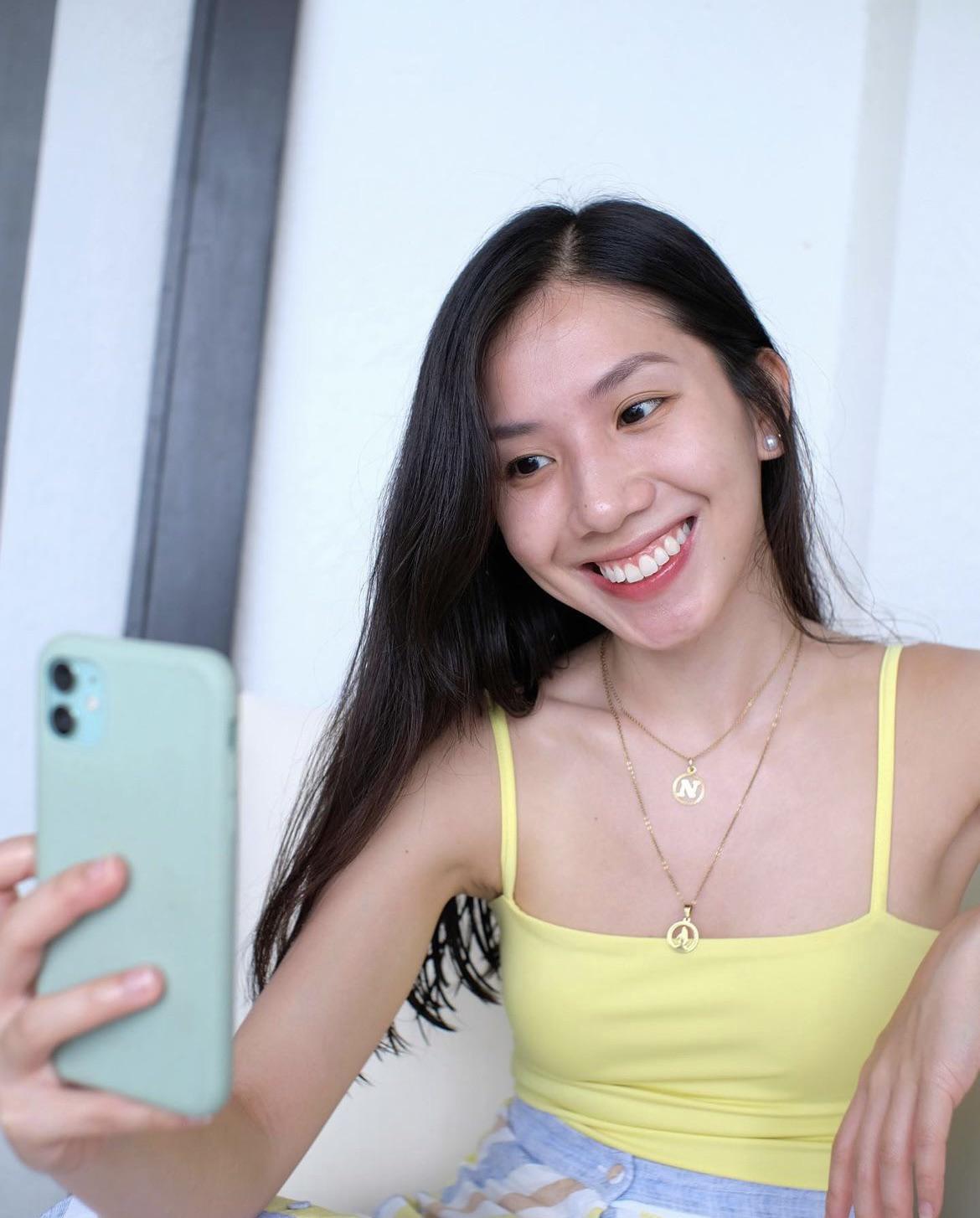 Gorgeous smile on this Filipina | Scrolller