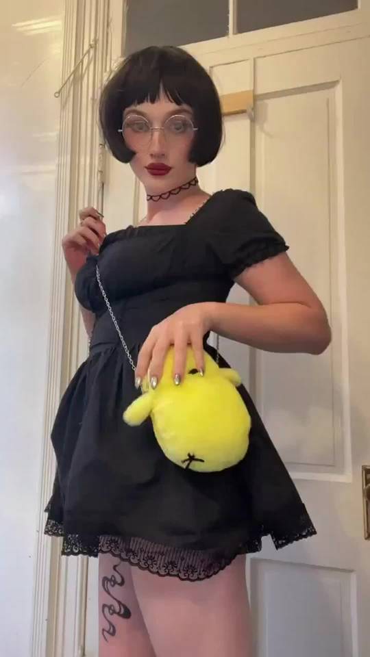 goth girl with something extra | Scrolller