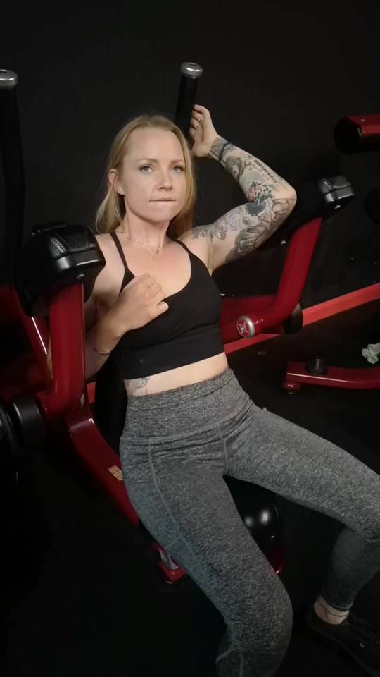 Gym tit flash | Scrolller