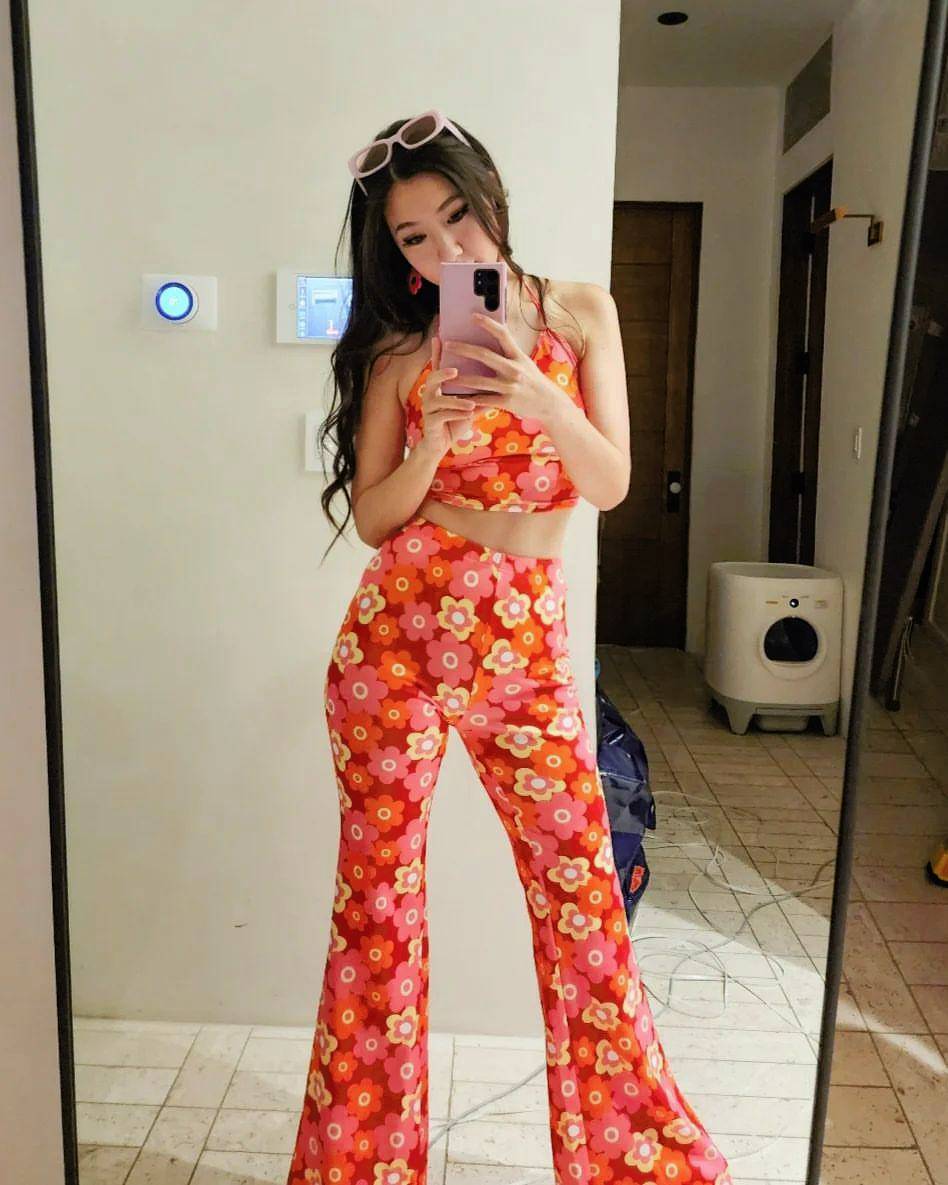 Halloween 70's girl | Scrolller