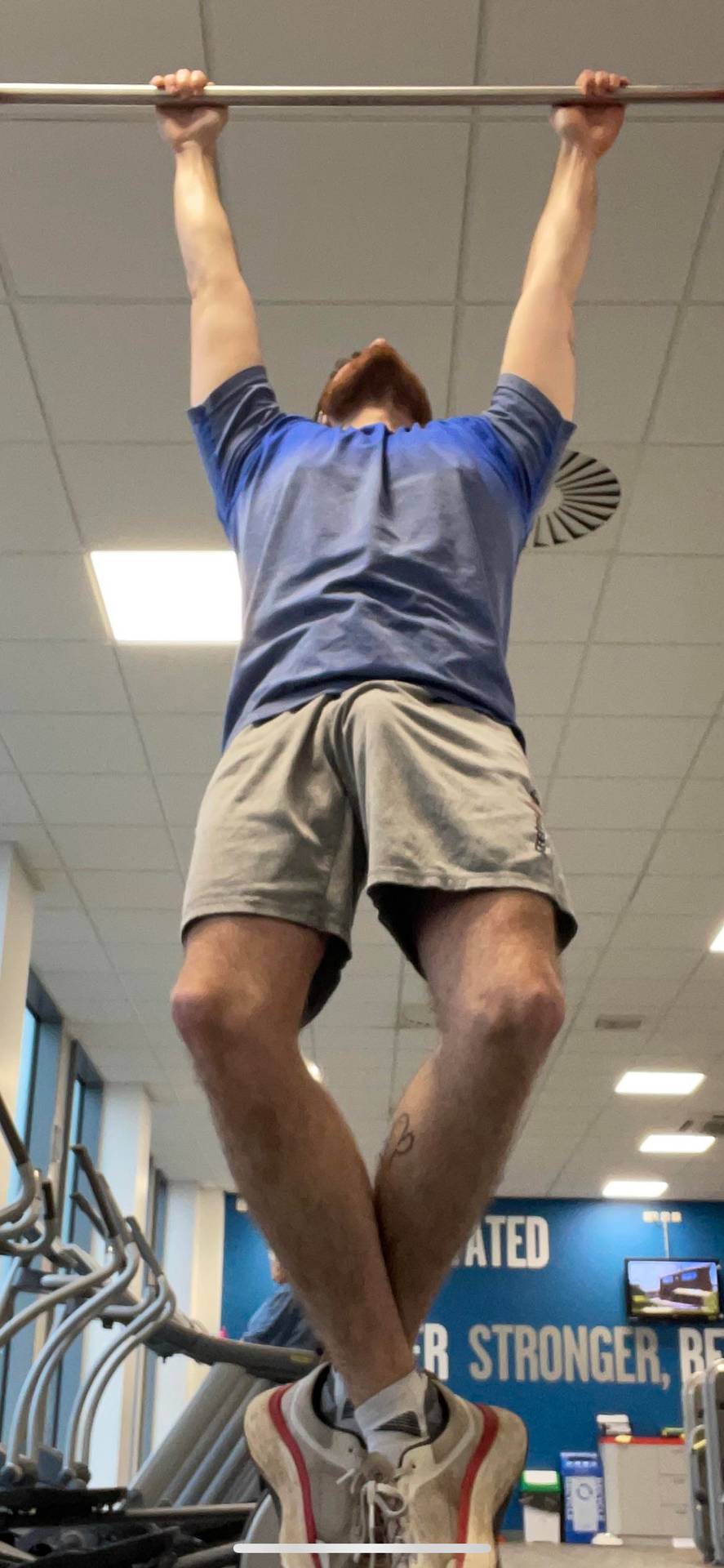 Hanging bulge | Scrolller