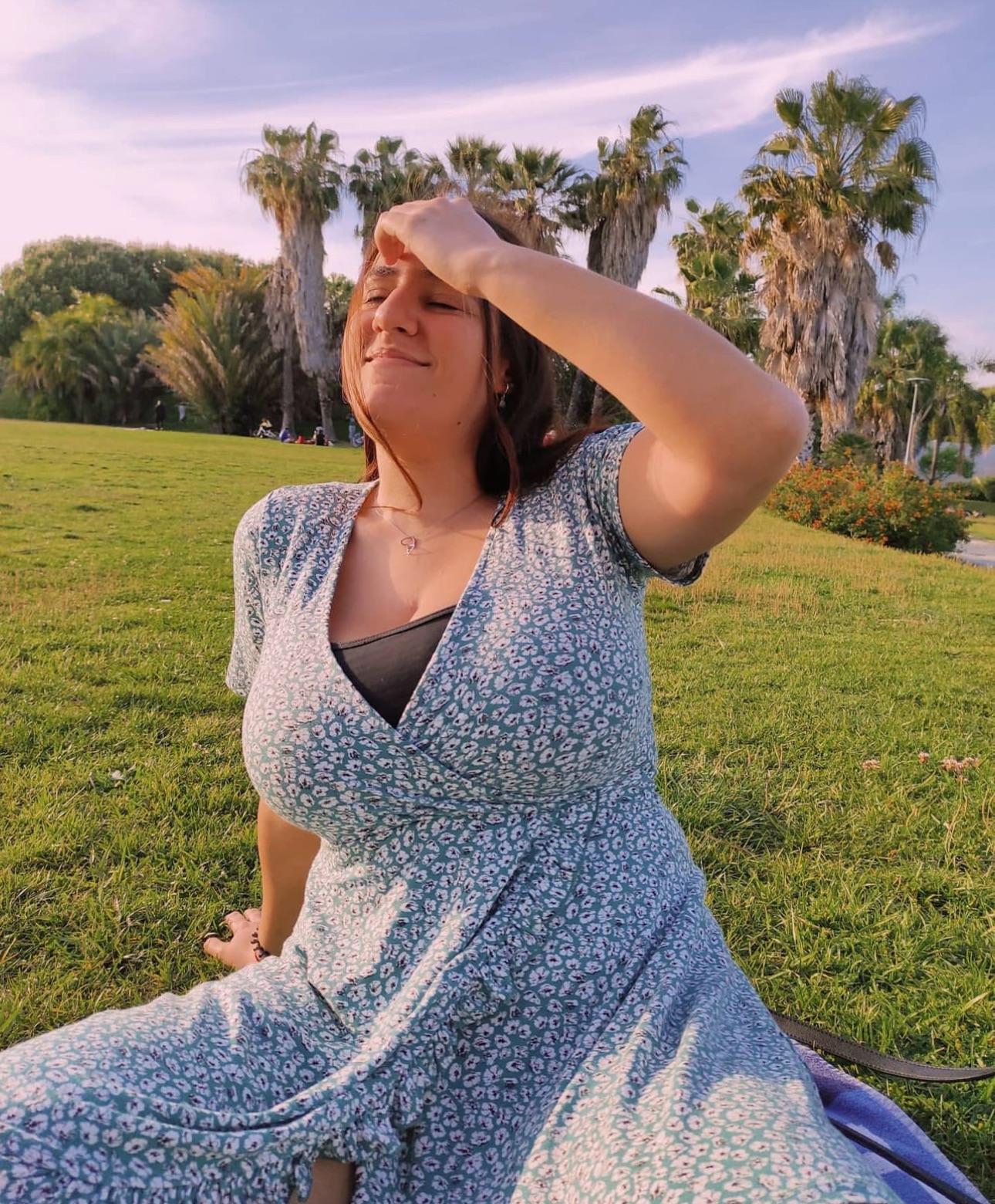 Happy Busty | Scrolller