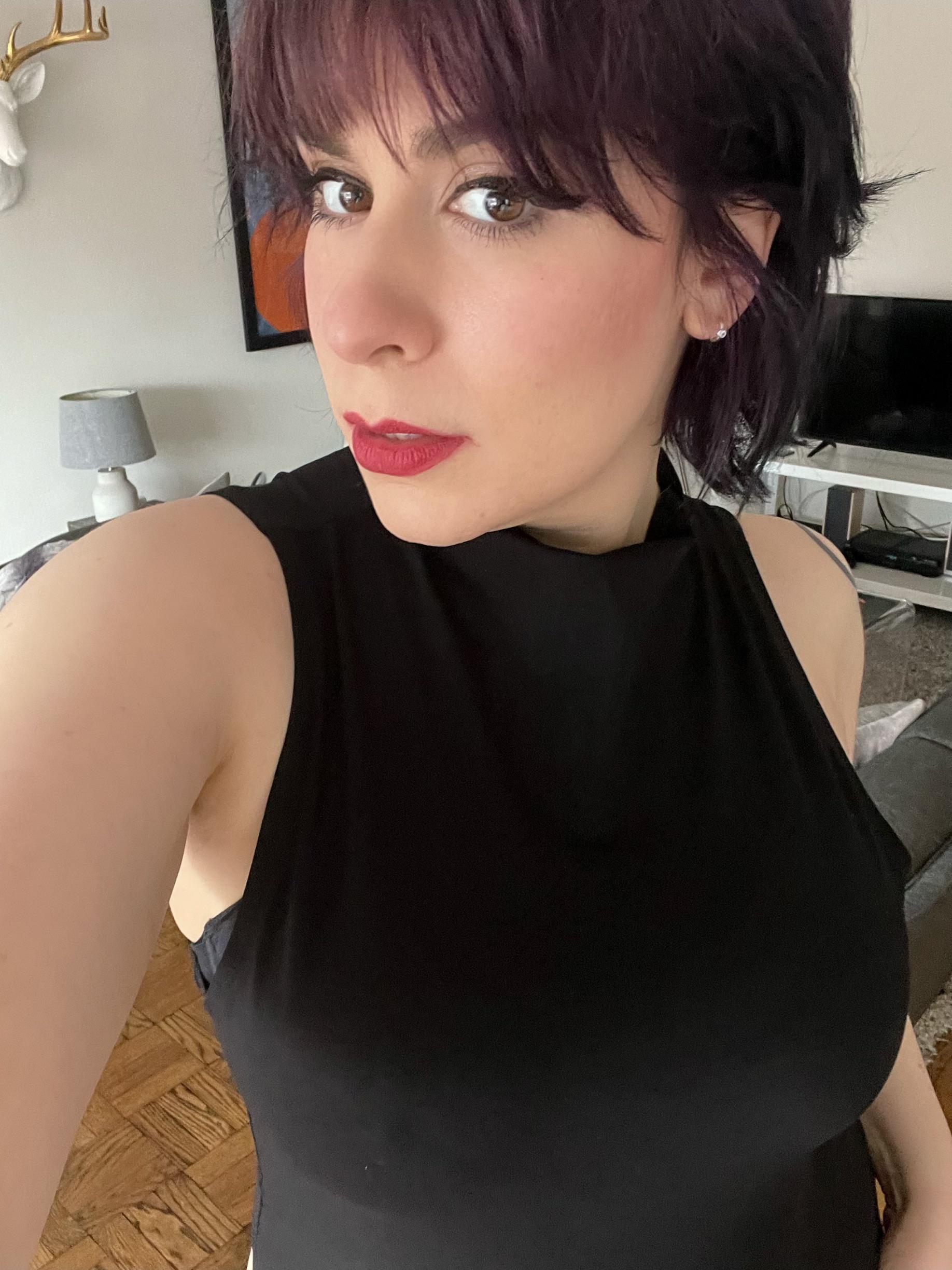 Happy Friday everyone! I just got my bangs trimmed😊 | Scrolller