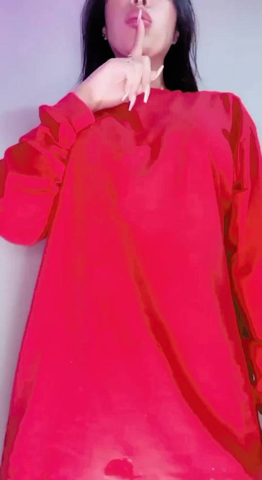 Happy no-bra Friday (again) (f) | Scrolller