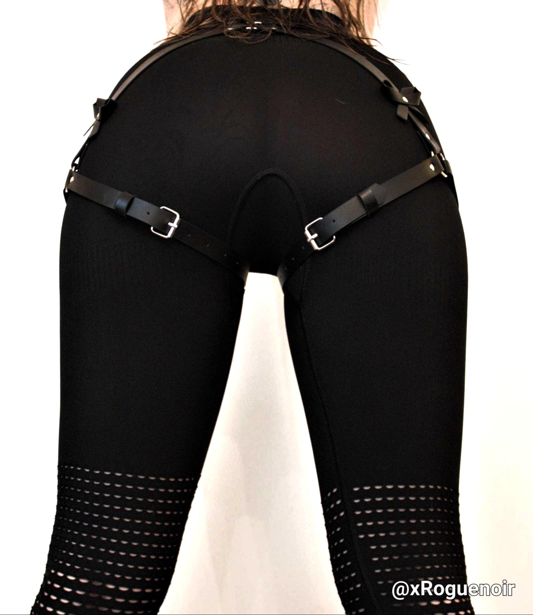 Harness and leggings..? | Scrolller