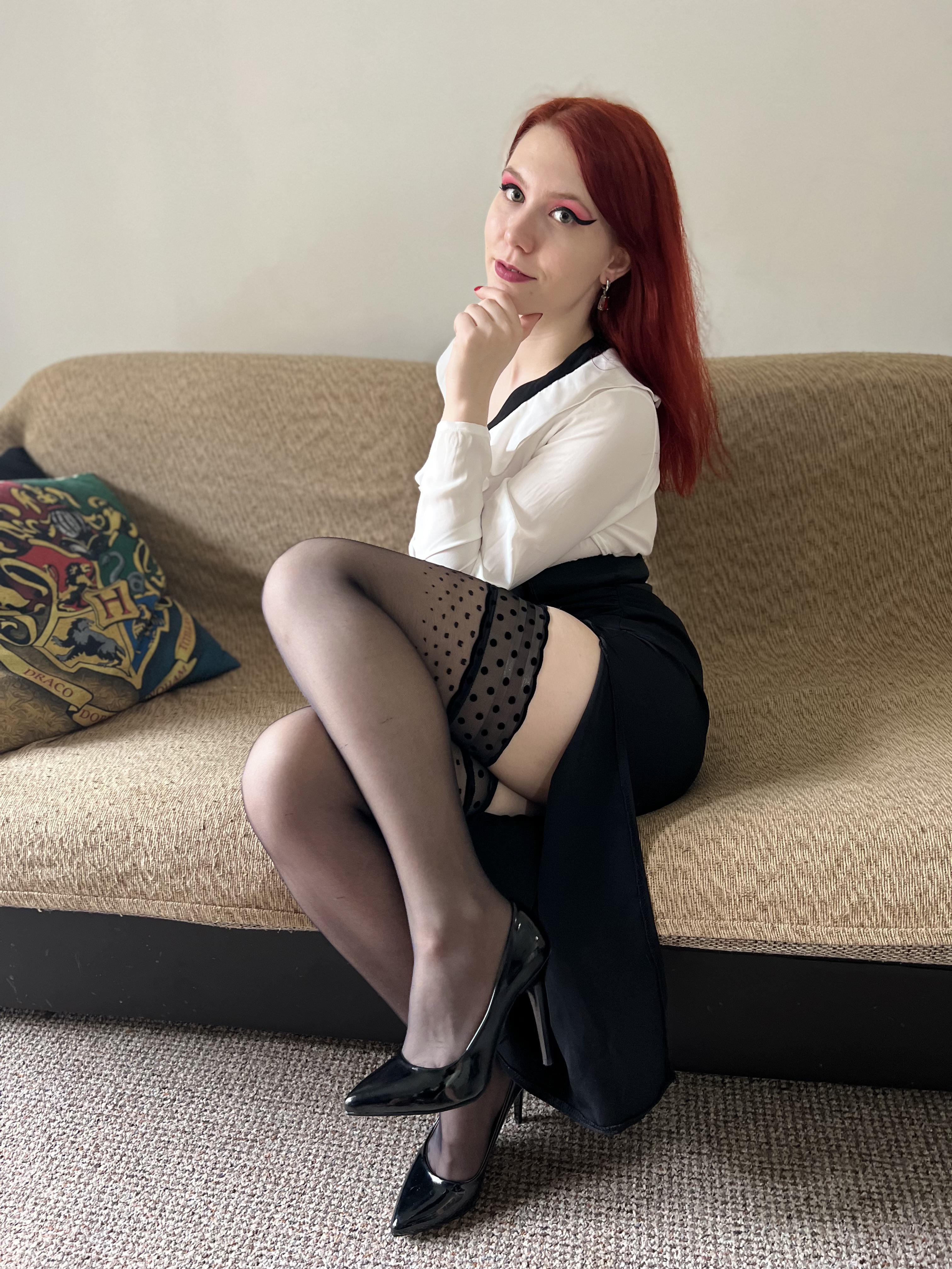 Hello🖤 | Scrolller