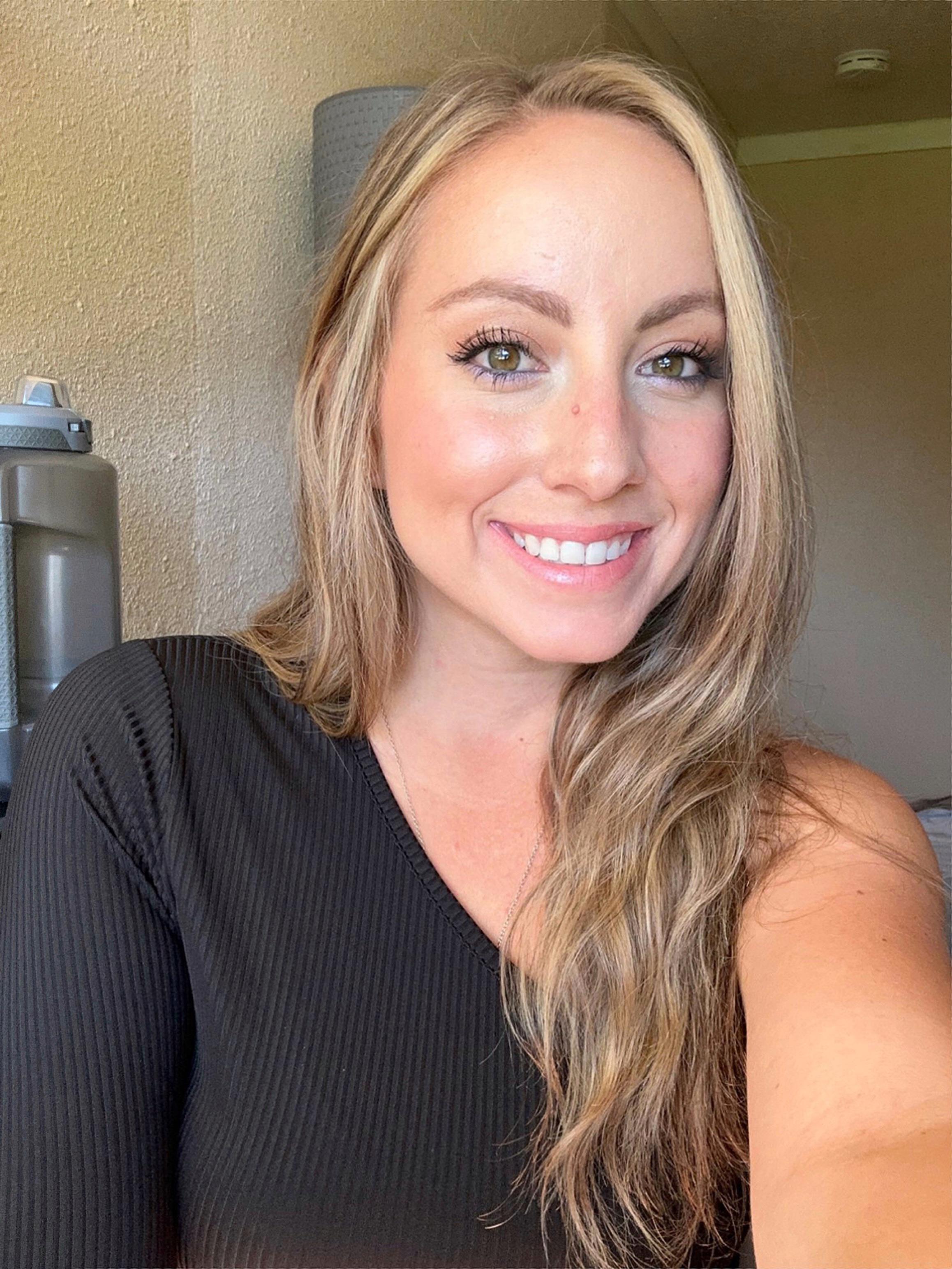 Hello, it’s me 🖤🎶 | Scrolller