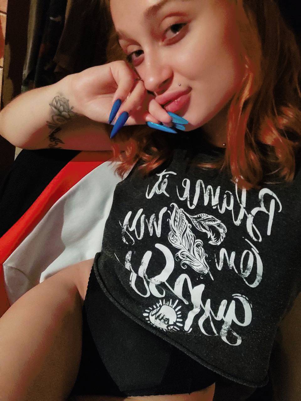 Hello stranger | Scrolller