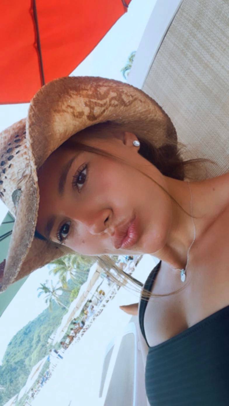 Hellooo! First time poster. 😁 | Scrolller