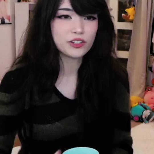 Her eyes 🫠 | Scrolller