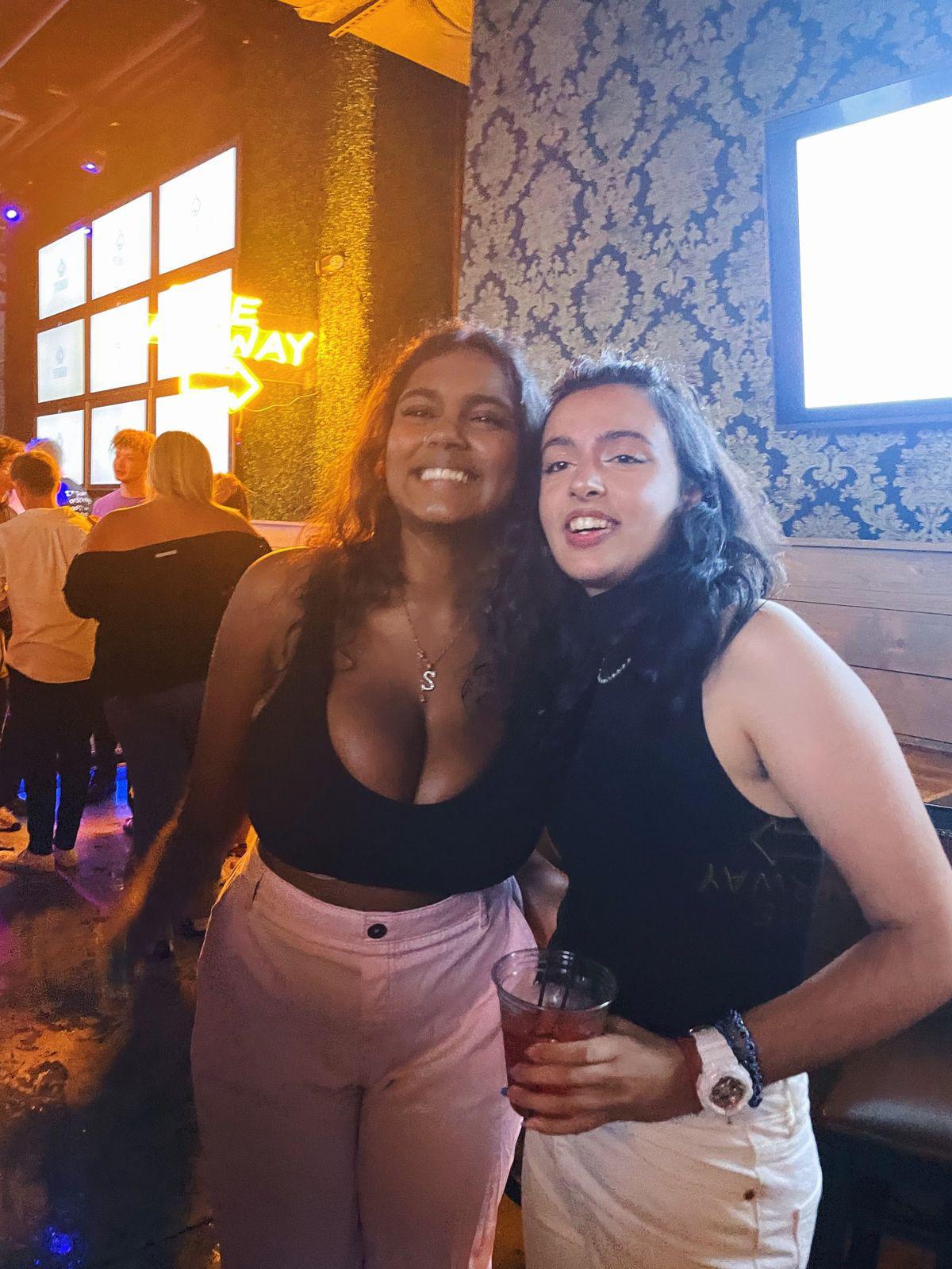 Her smile shows she knows | Scrolller