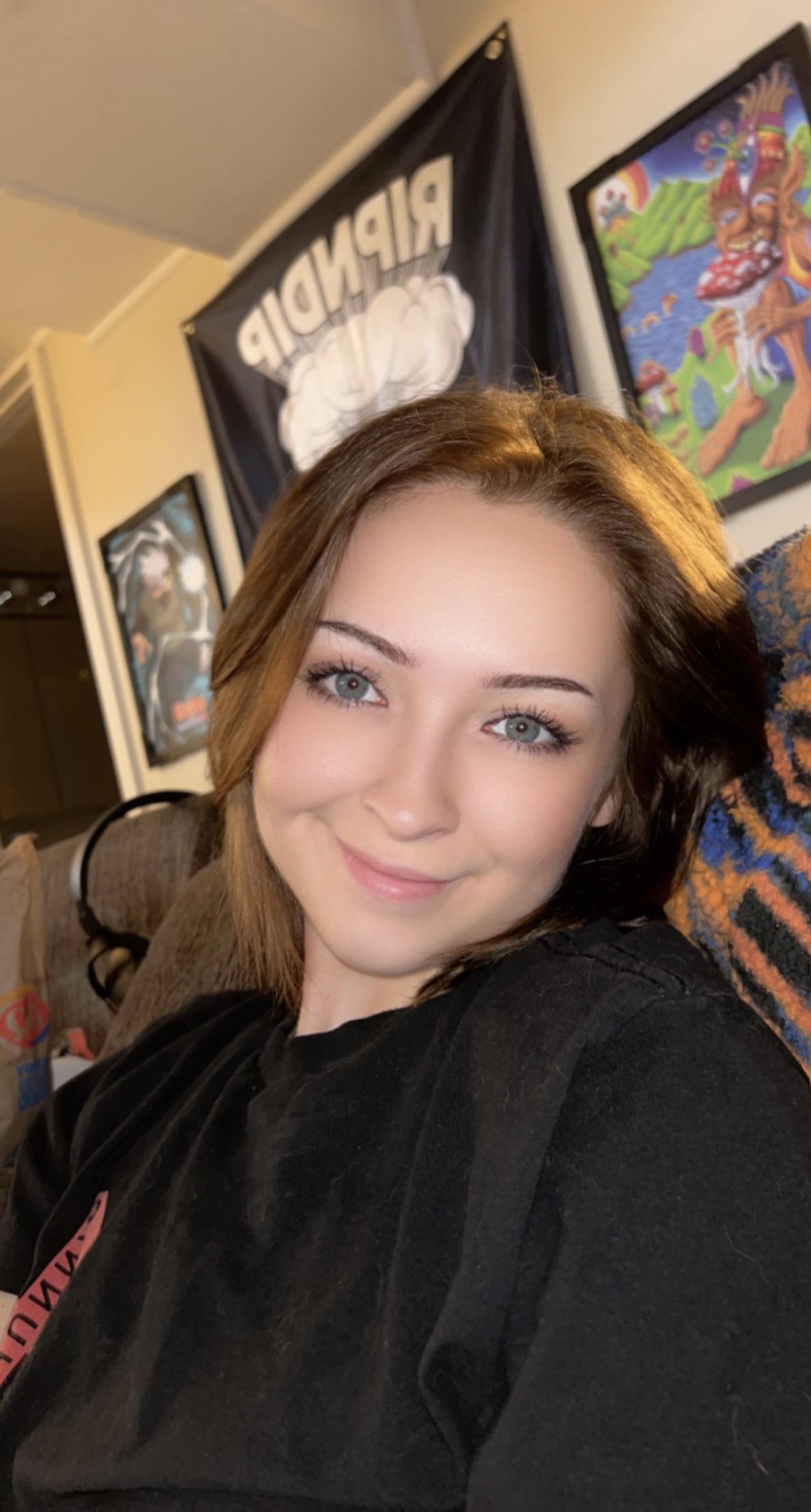 Here’s my weird lil face for you | Scrolller