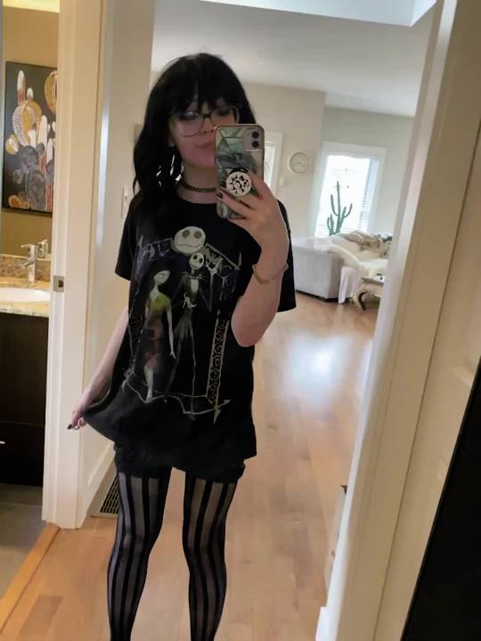 If petite nerdy goth sluts are your favorite, I want you inside me right now! 🖤 | Scrolller