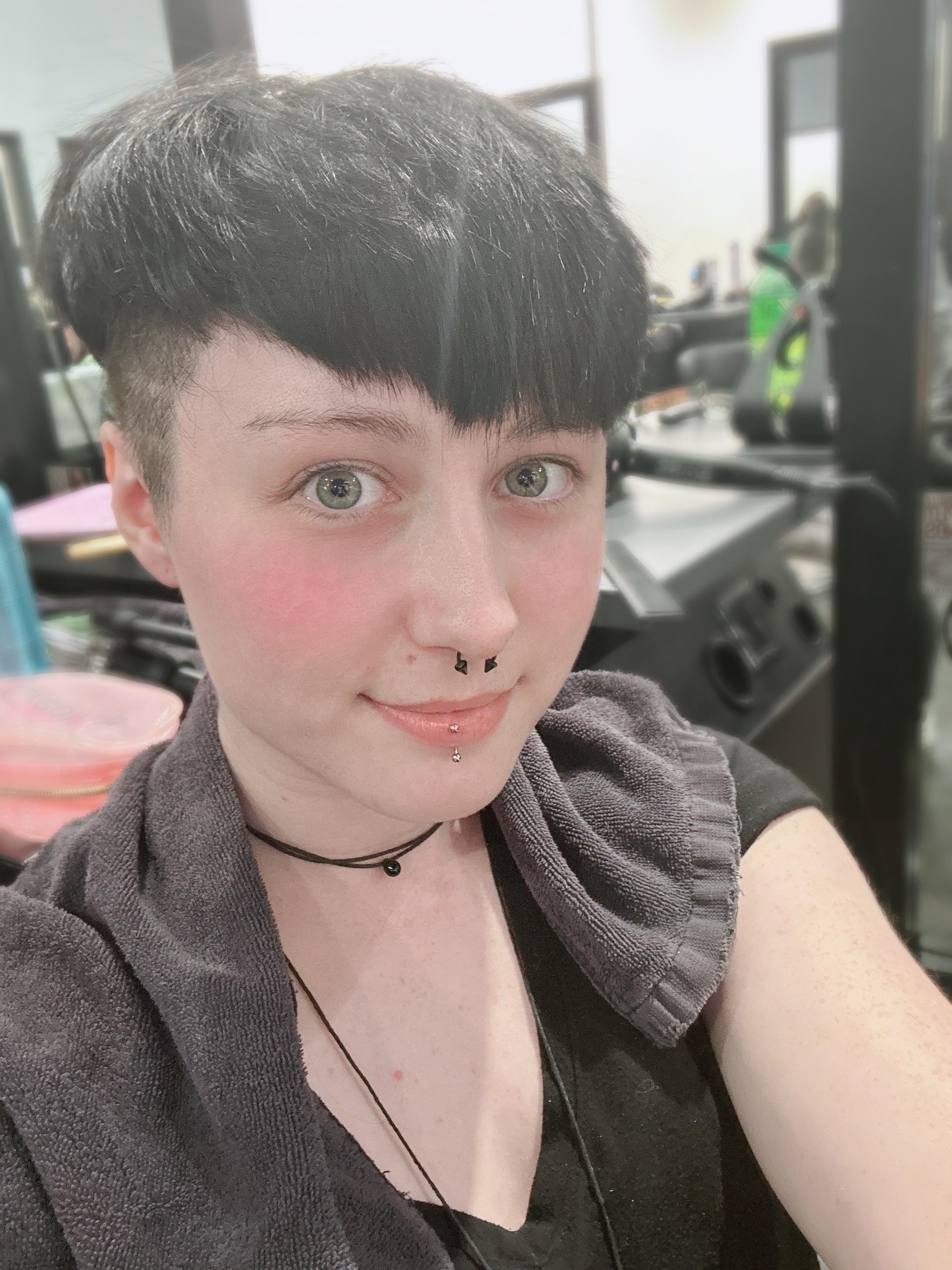 Hi everyone! :3 my friends said I looked cute today. | Scrolller