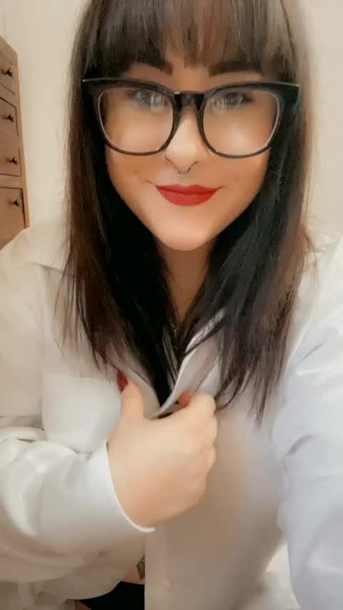 I’d suck your cock under the desk. | Scrolller