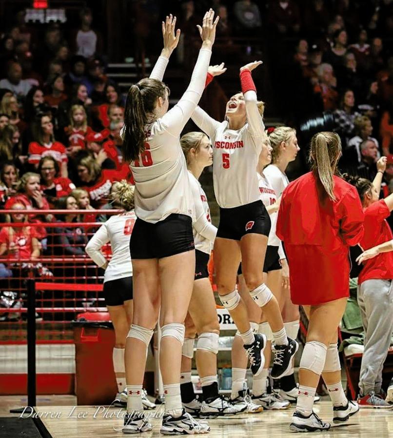 High 10ing 6'8" Dana Rettke | Scrolller