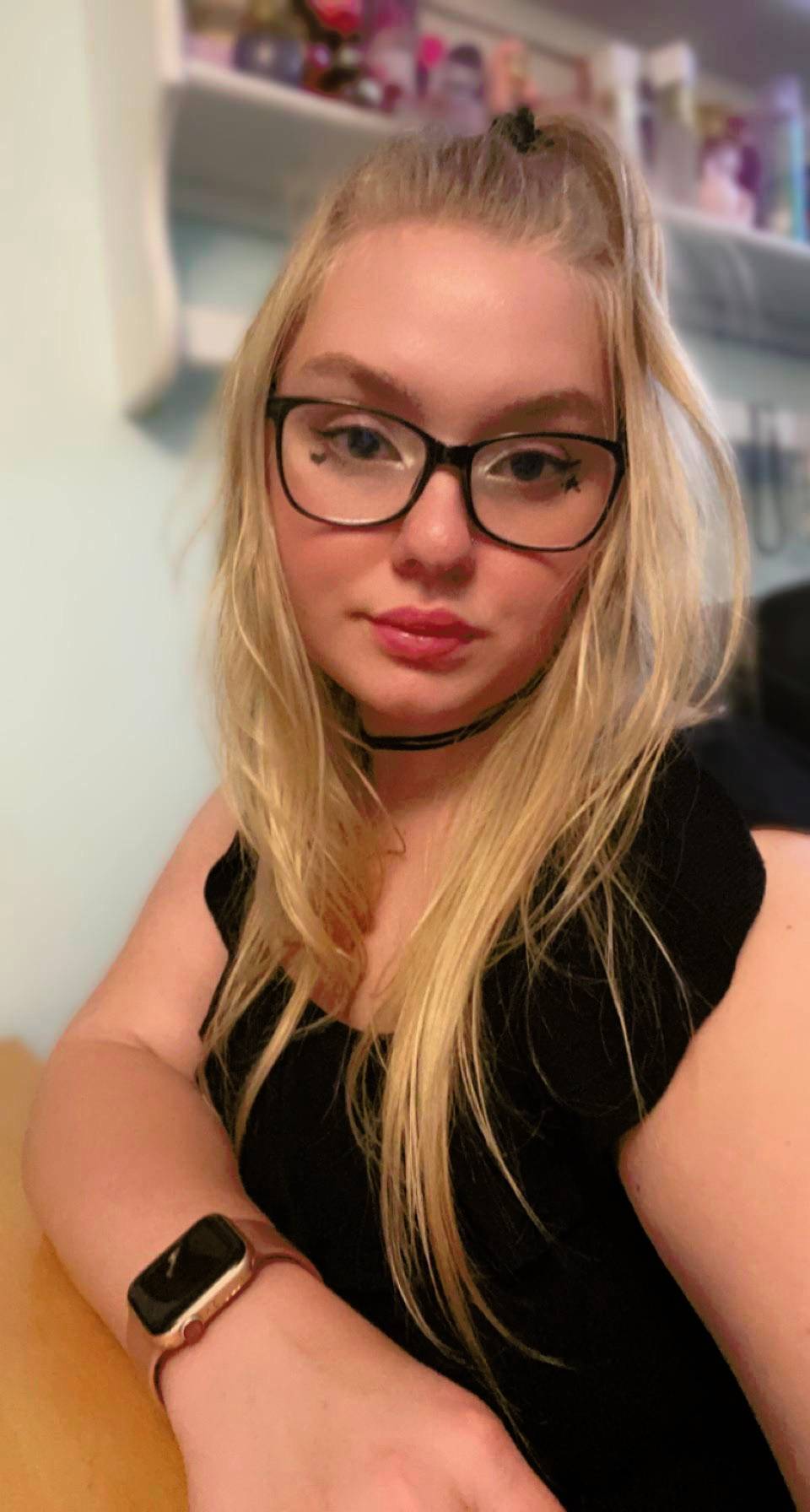 hiii 👋🏼 | Scrolller