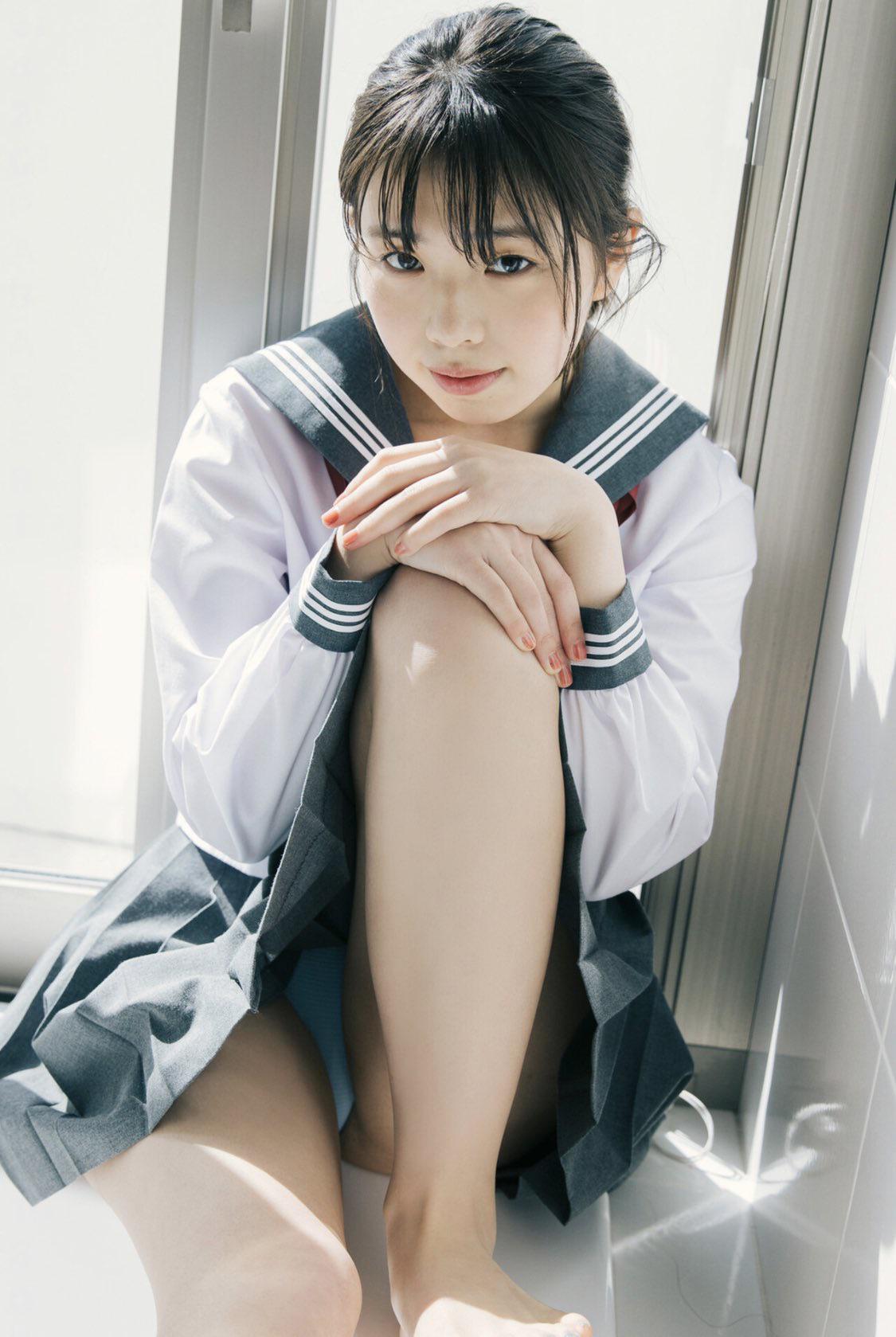 Hina 📚 | Scrolller