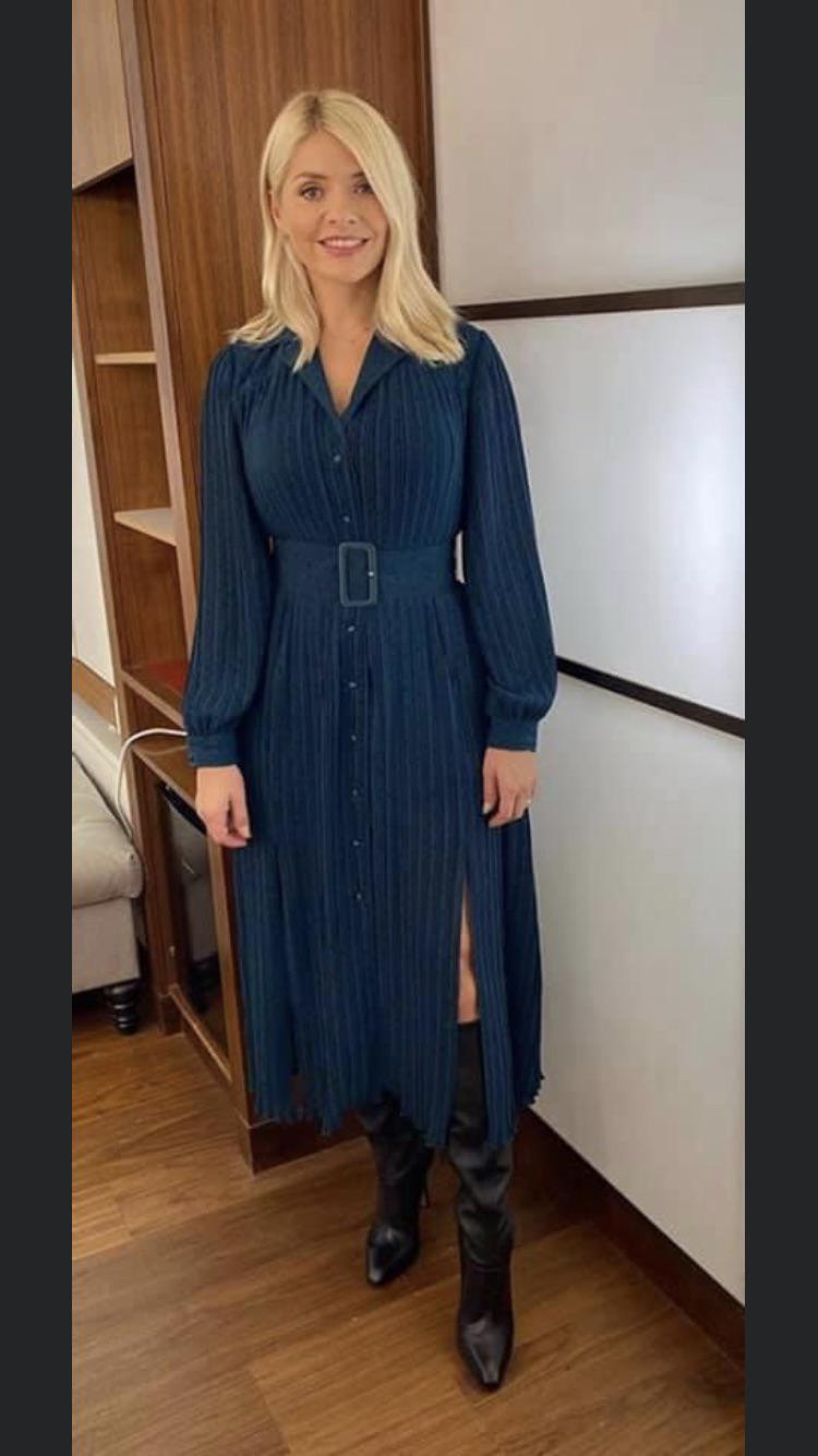 Holly Willoughby in black leather knee high boots - sensational!!! | Scrolller