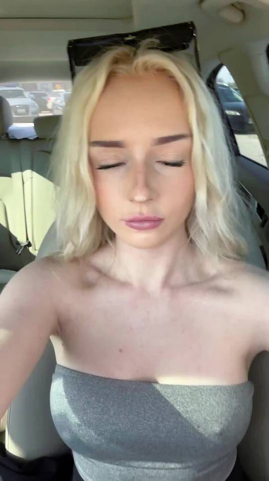 Would you knock on my window 😝 | Scrolller